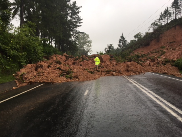 QUEENS ROAD CLOSED AT VEISARI, LAMI DUE TO LANDSLIDE - Fiji Roads Authority